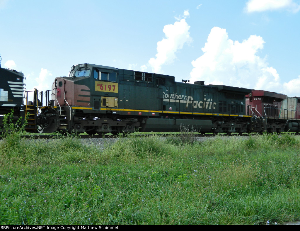 UP 6197 - Sitting Outside A.O. Smith